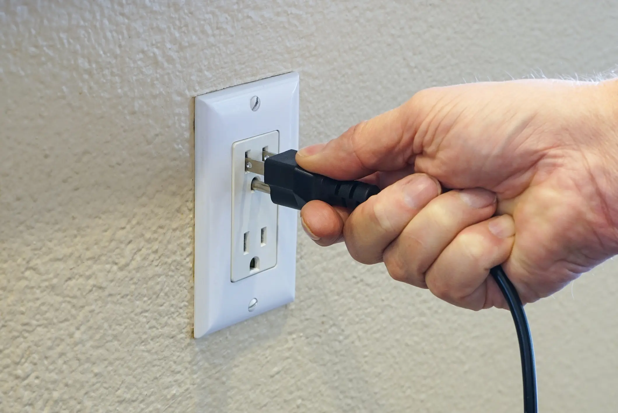 What to Do If Your Outlets Aren’t Working (But the Breaker Didn’t Trip ...
